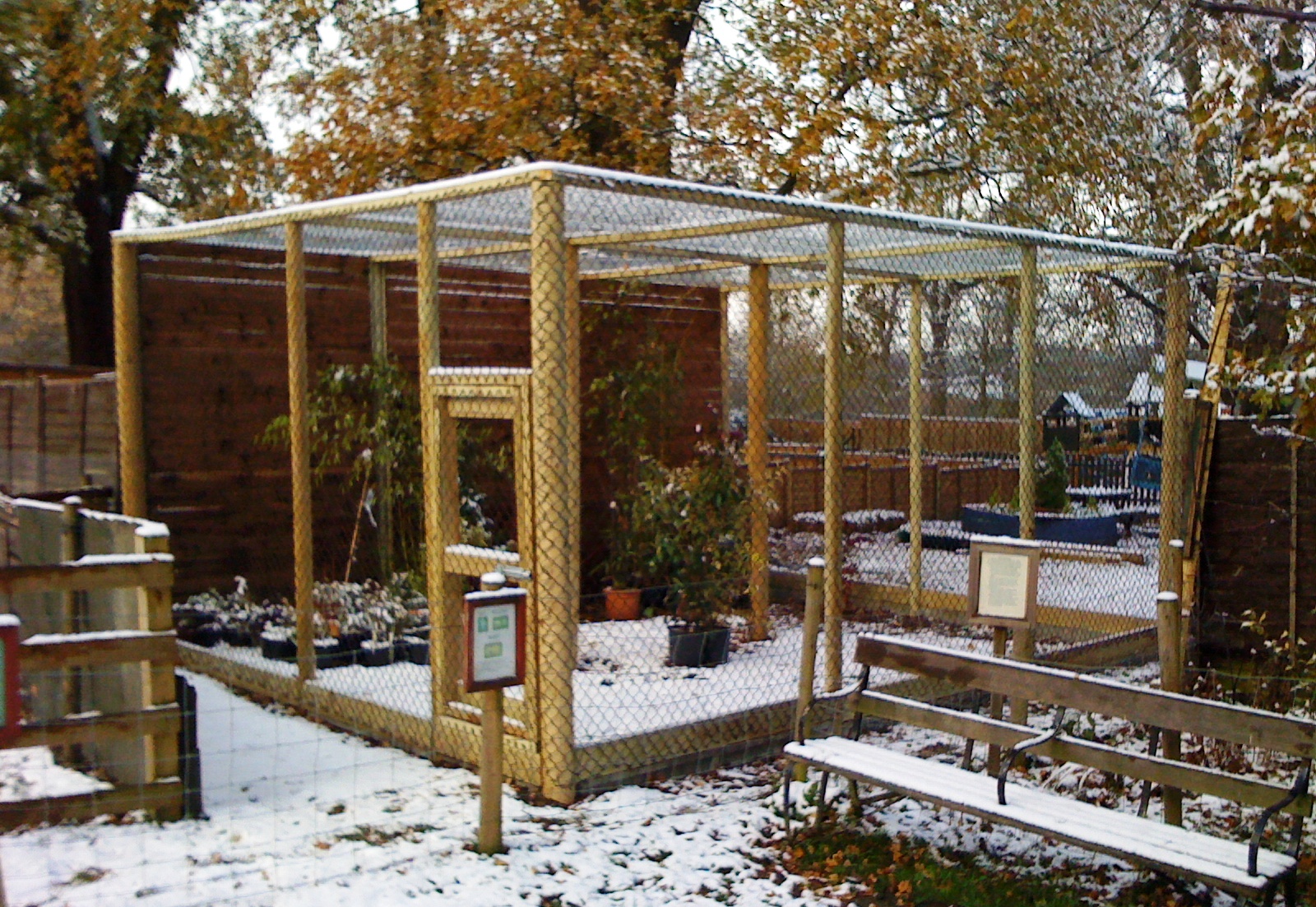 Animal / Zoo Enclosures - Farm and Country Fencing